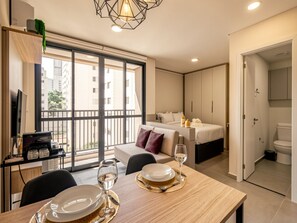 Apartamento básico | Espaço de trabalho para notebook, Wi-Fi de cortesia