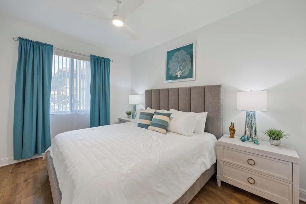Chic 2 Bed Resort, 3 Pools, Lazyriver, Walk To 5th Ave Restaurants In Fab Naples - 네이플스