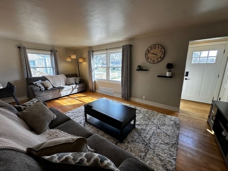 Charming 3 Bedroom House Short Walk To Lambeau Tailgate Garage 4+ Parking - Green Bay