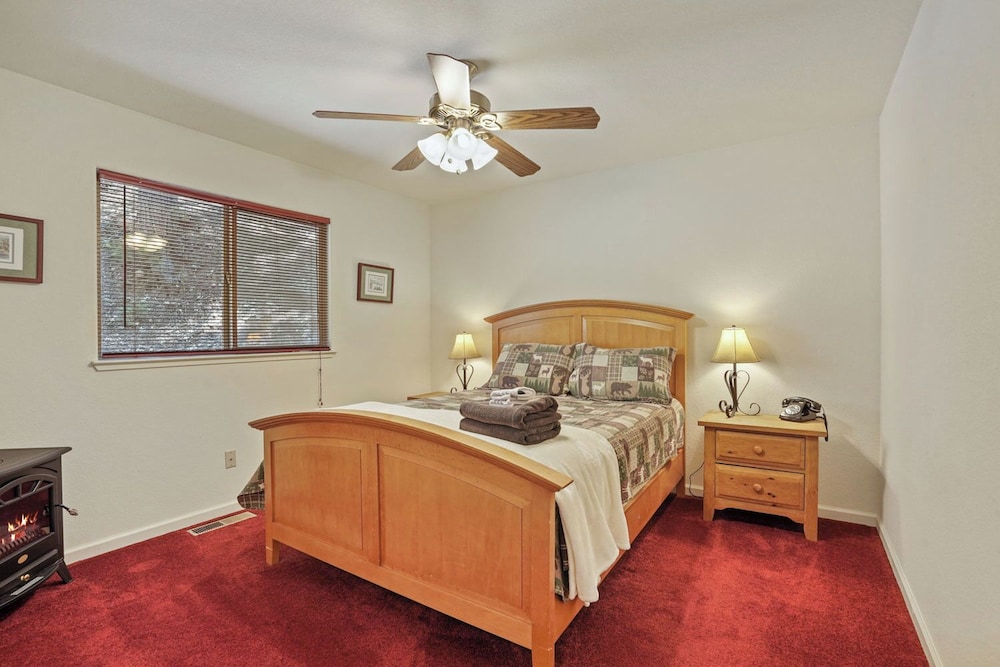 Cozy Woodland Cabin With Modern Comforts & Scenic Views - Murphys, CA