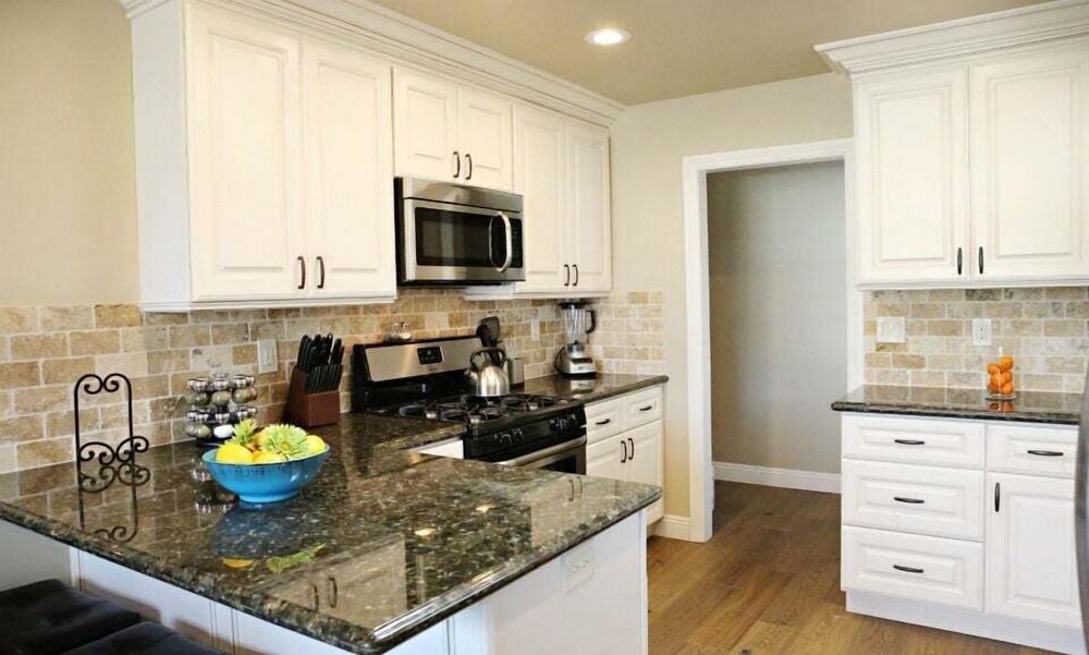 Swanky 5 Bedroom 4.5 Bath Home (3 Master Suites) - Anaheim, CA