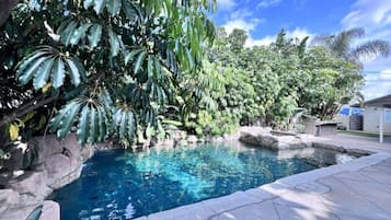 Piscina externa, piscina aquecida