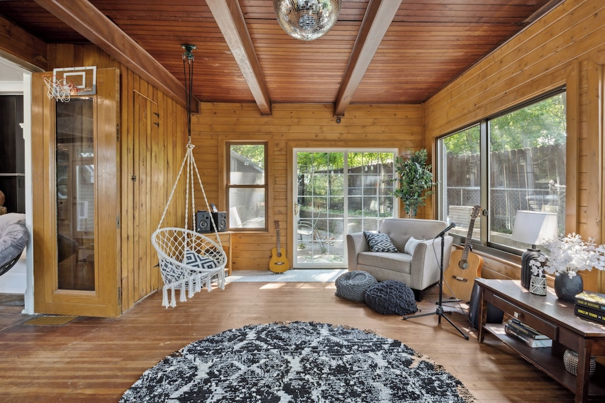 Woodsy Retreat: Chef's Kitchen, Dance Room & Gym - White Bear Lake, MN