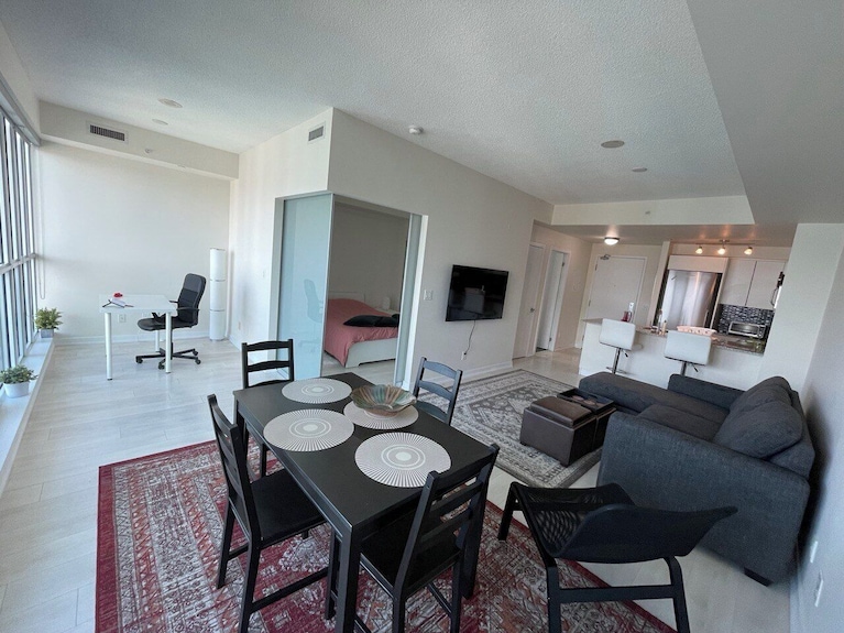 Immaculate Furnished One Bedroom + Den At Liberty Village, Toronto Downtown - トロント