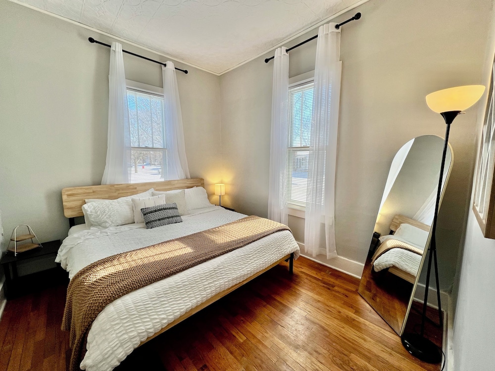 Cozy Bungalow - Close To Campus + Nespresso Coffee Maker! - Splash pad, Champaign