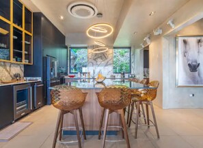 Lava-louças, talheres/pratos/utensílios de cozinha