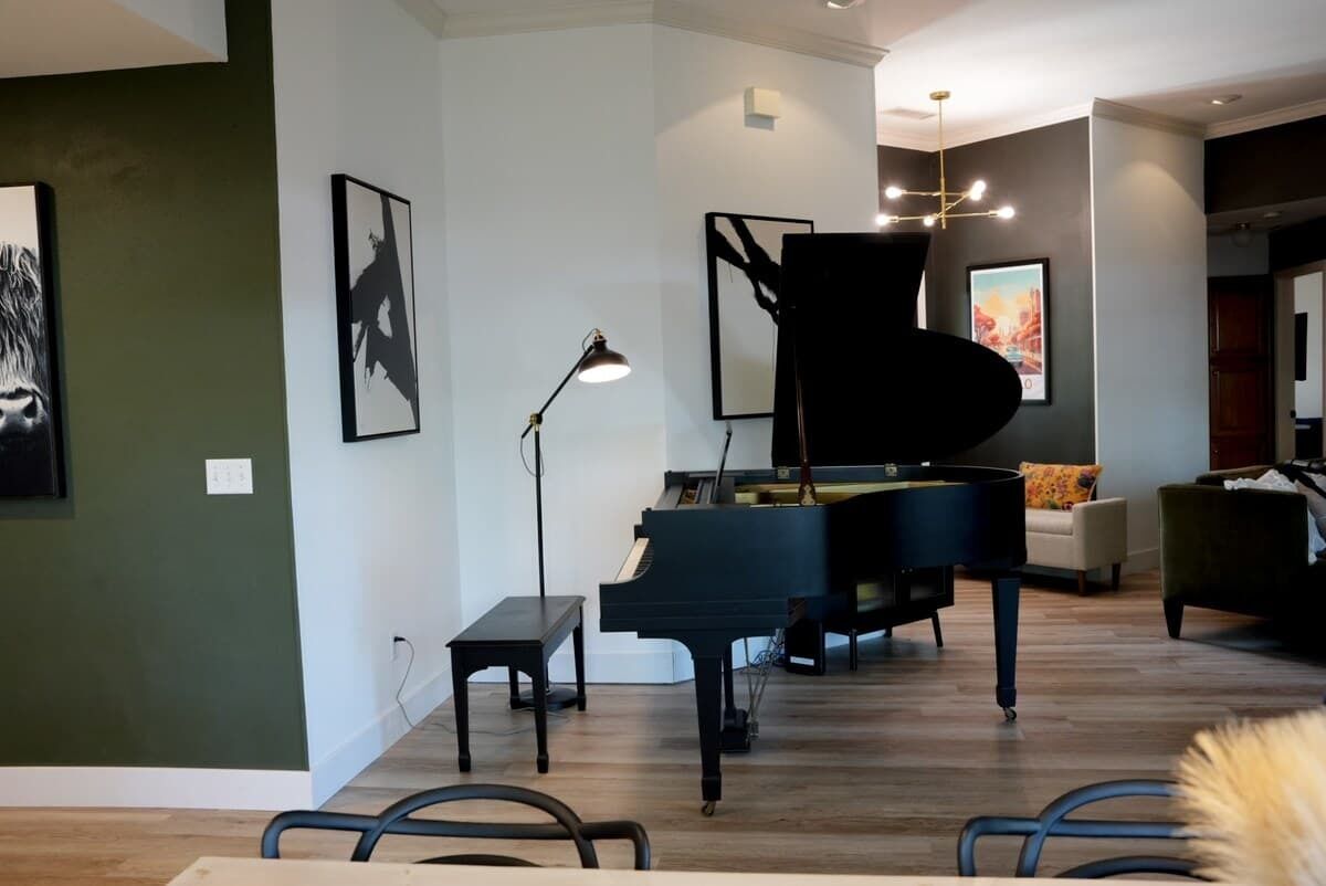 Central |5 Bed| Baby Grand Piano - Amarillo