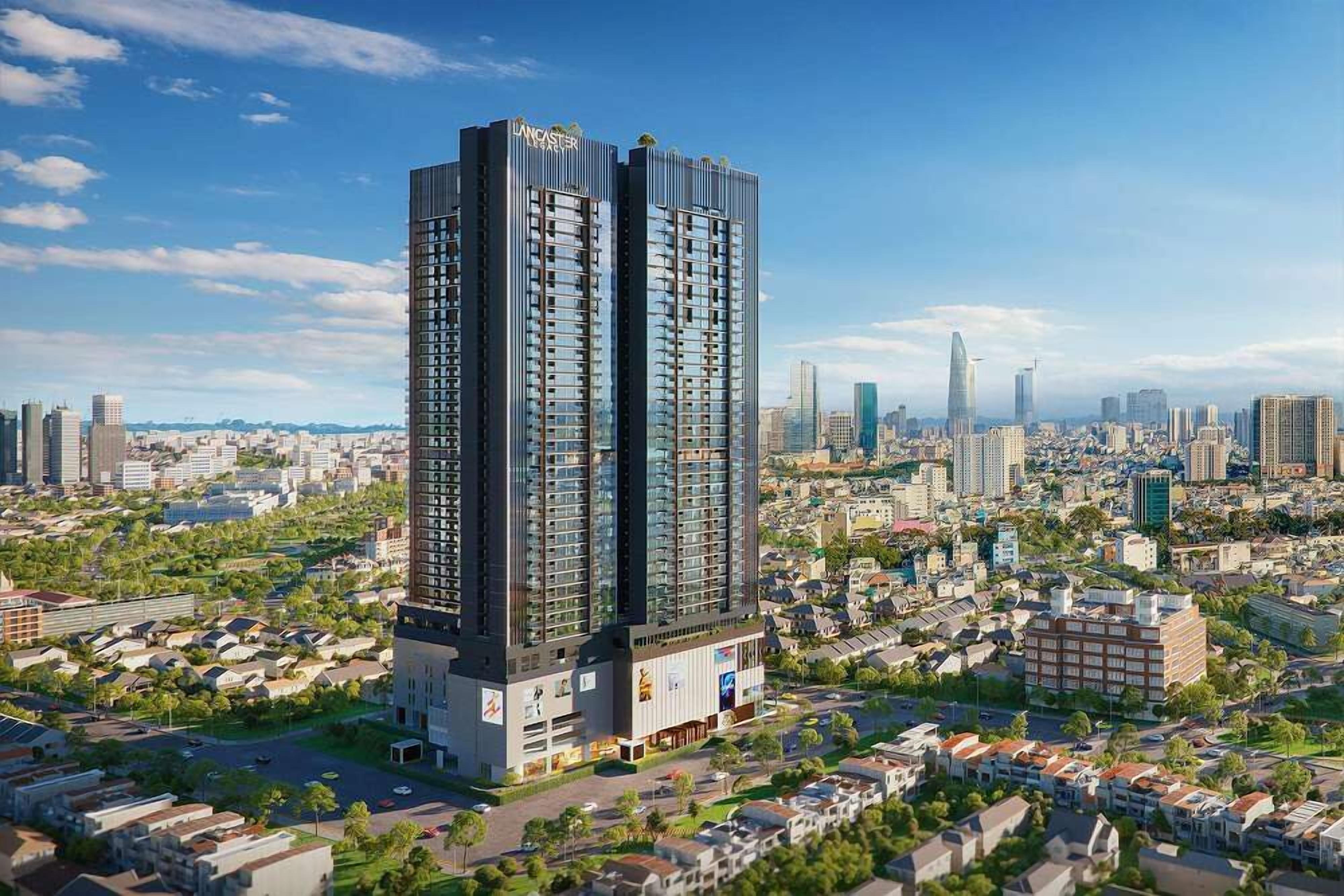 Um edifício alto com design moderno, apresentando uma entrada notável e vários andares.