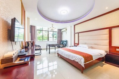 Xianhong Business Hotel (Wanning High Speed Railway Station)