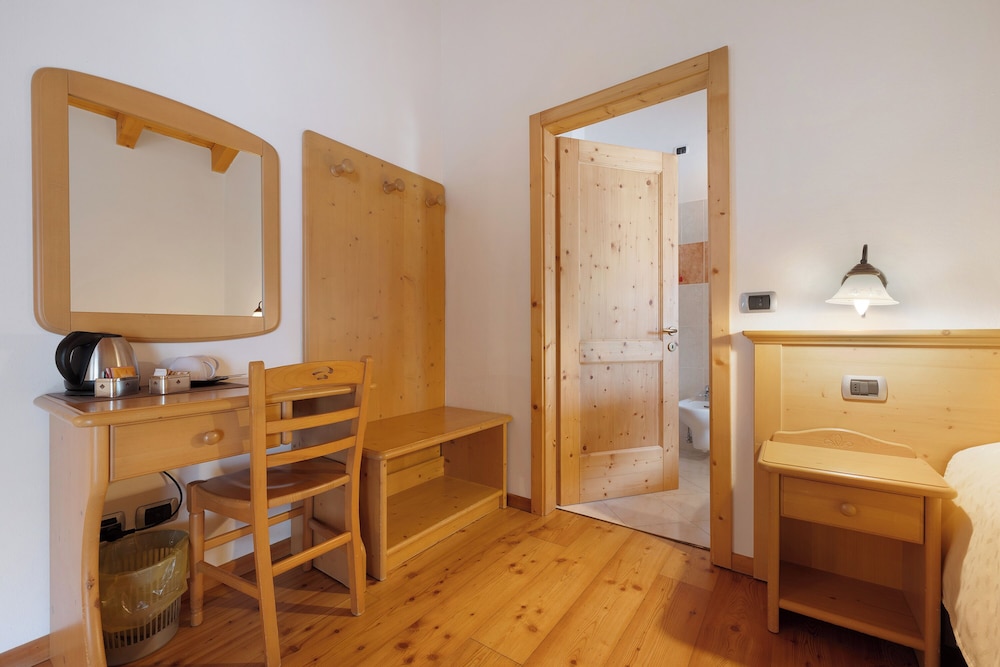 Habitación 'Camera Tripla N 5' Con Vistas A La Montaña, Jardín Compartido Y Wi-fi - Madonna di Campiglio