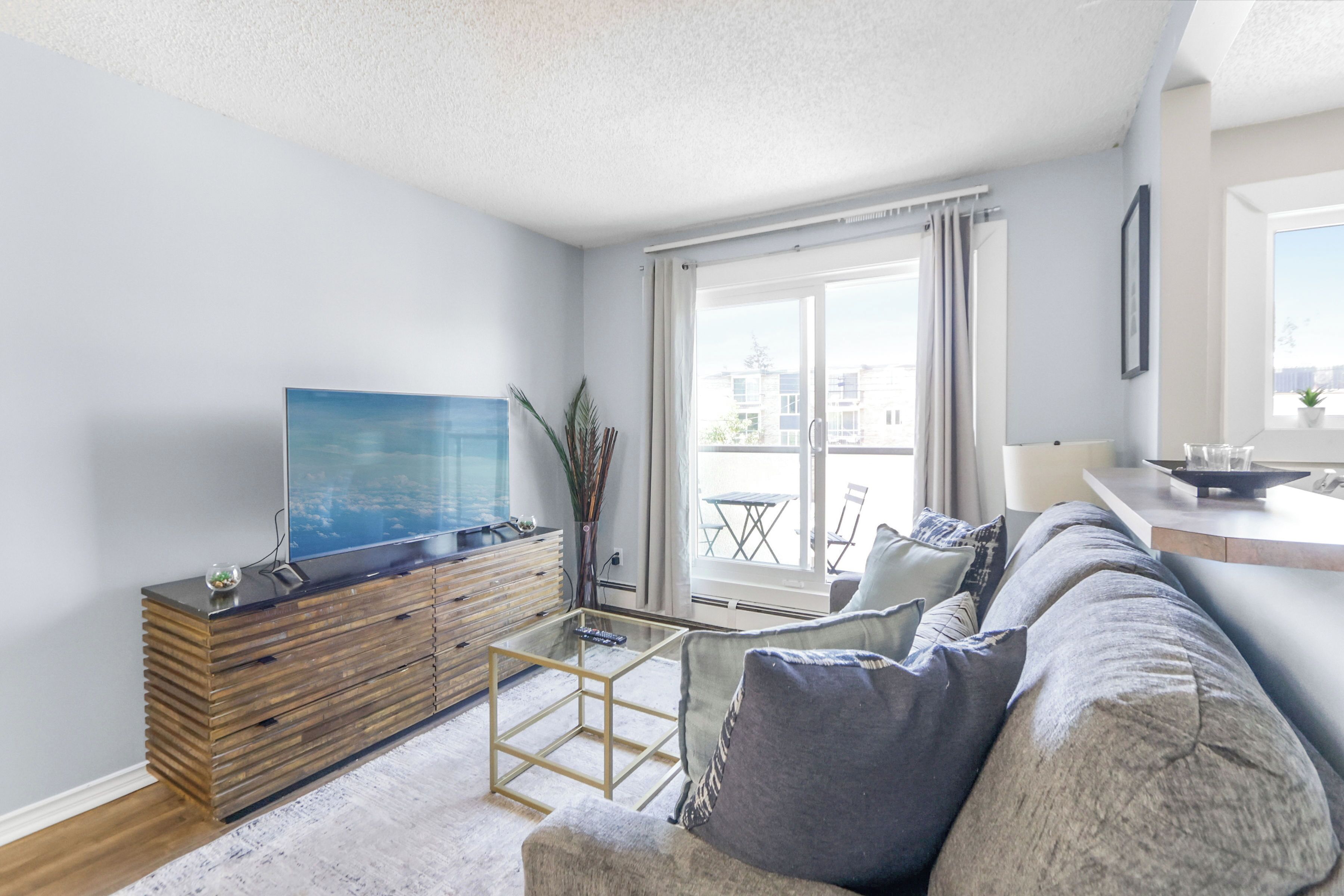 Cozy Vibes In Kensington - Free Wifi | Parking | Portable Ac - Alberta