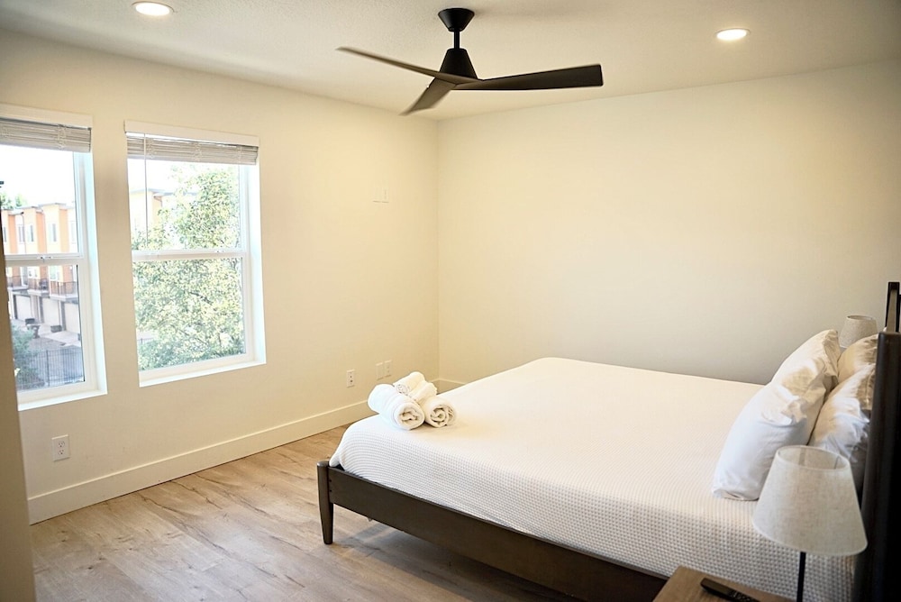 New 4-bedroom Townhome In Midvale, Near Trax, Ski, Airport - Sandy, UT