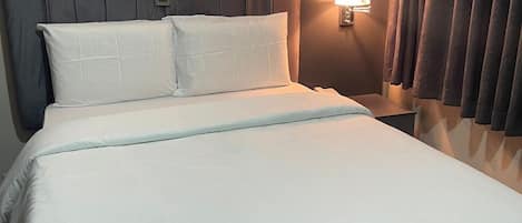 Quarto luxo | Escrivaninha, espaço de trabalho para notebook, Wi-Fi de cortesia