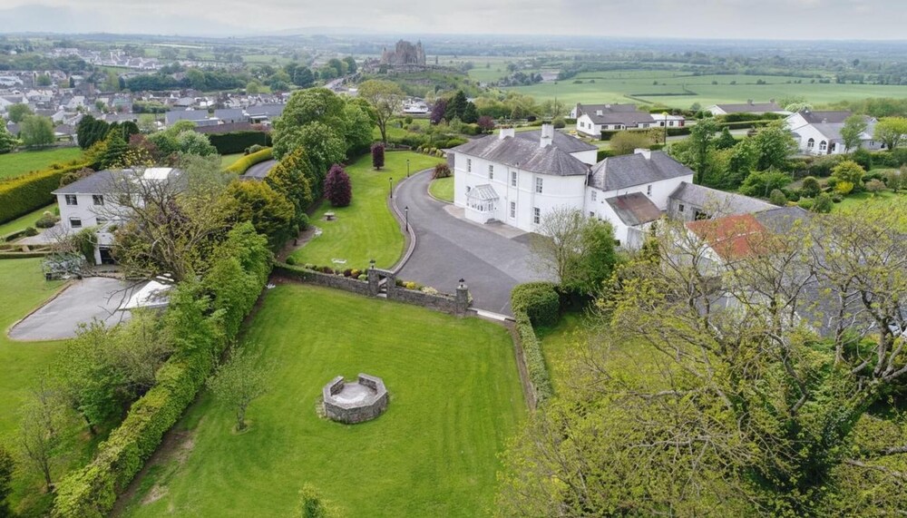Tranquil Retreat Overlooking The Rock Of Cashel - Cashel