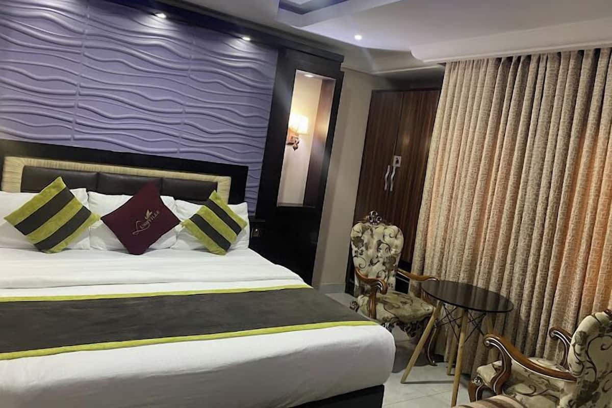 Quarto econômico, sacada, vista para a cidade | Escrivaninha, espaço de trabalho para notebook, Wi-Fi de cortesia