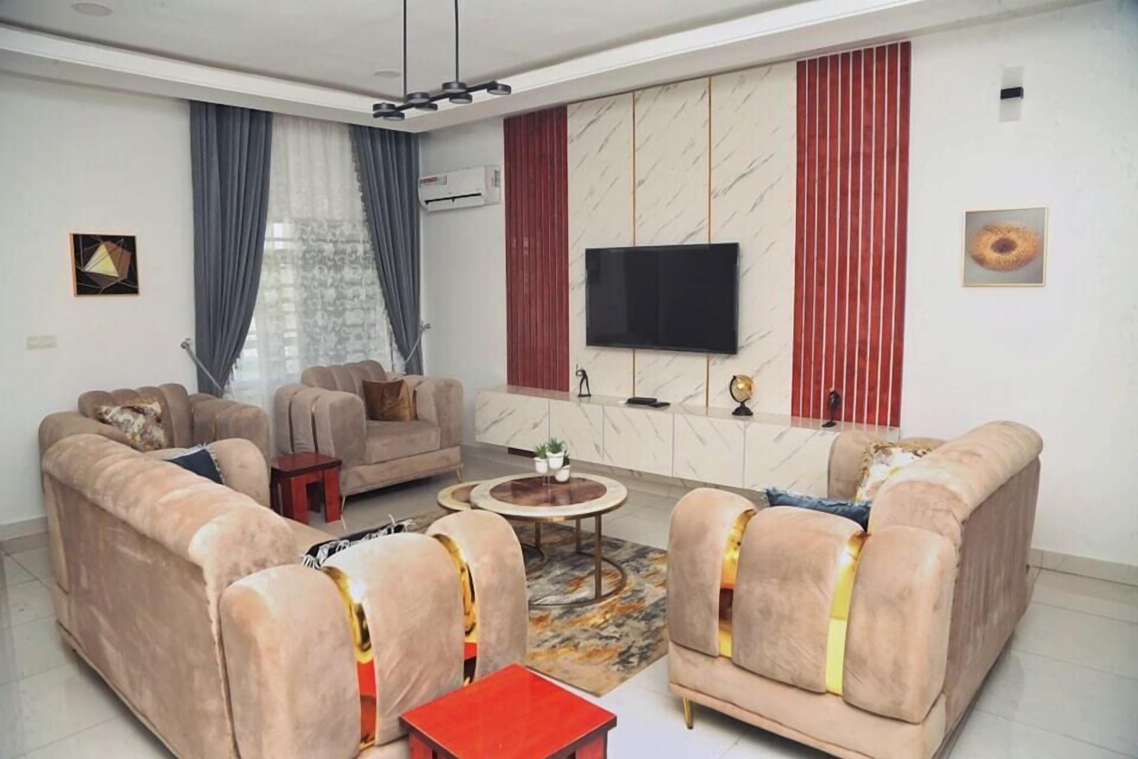 Quarto econômico, sacada, vista para a cidade | Área de estar