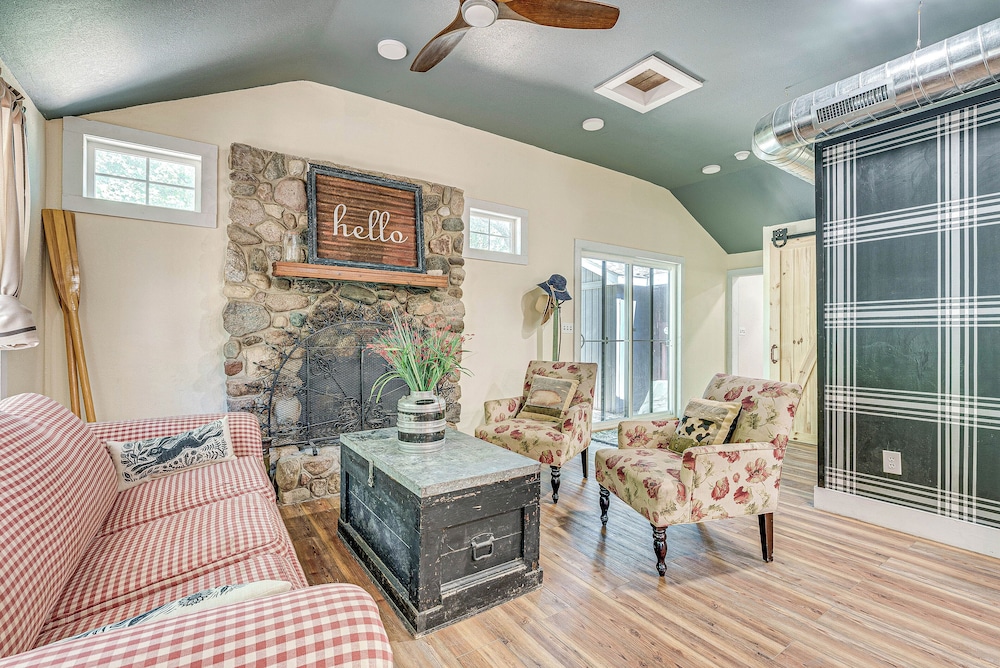 Benton Harbor Home 3 Mi To Beach: Grill & Yard - Lake Michigan Beach, MI