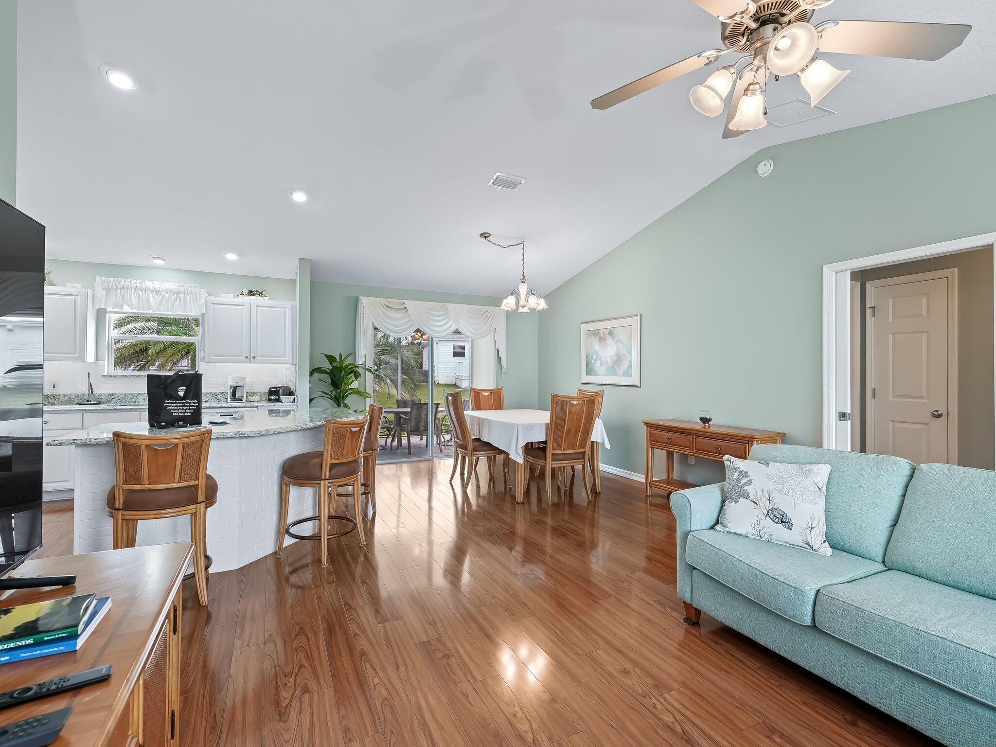 Stylish 3/2 Designer Home In Hemingway: Comfort, Luxury, And Perfect Location! - The Villages, FL