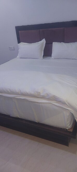 Quarto casal luxo, vista para o jardim | Wi-Fi de cortesia