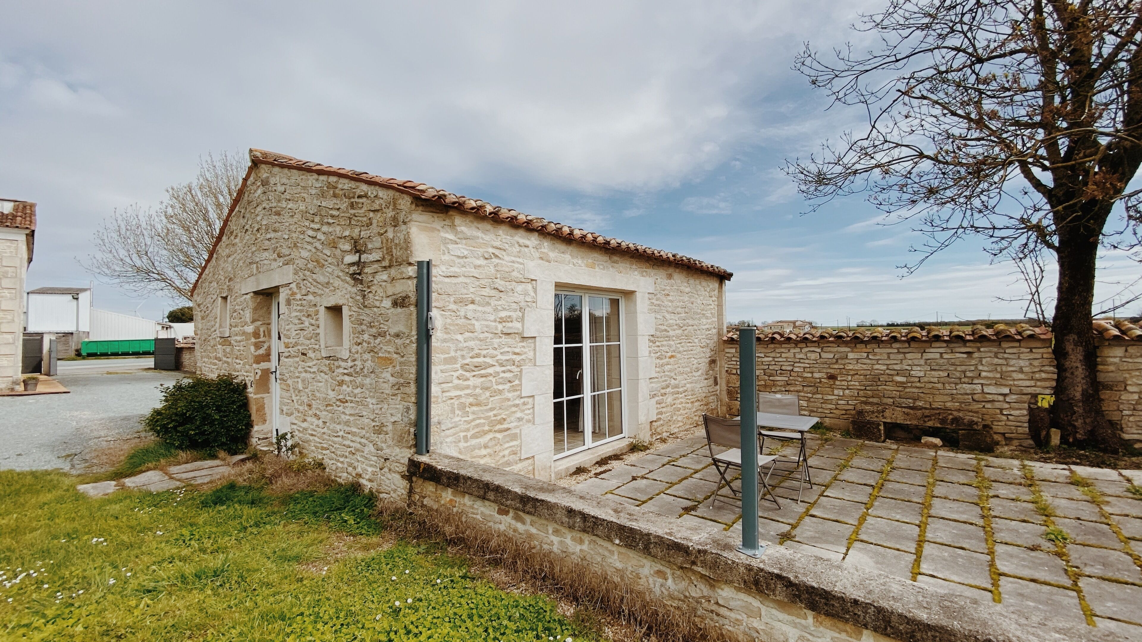 Quarto conforto | Quartos à prova de som, ferros/tábuas de passar roupa, Wi-Fi de cortesia