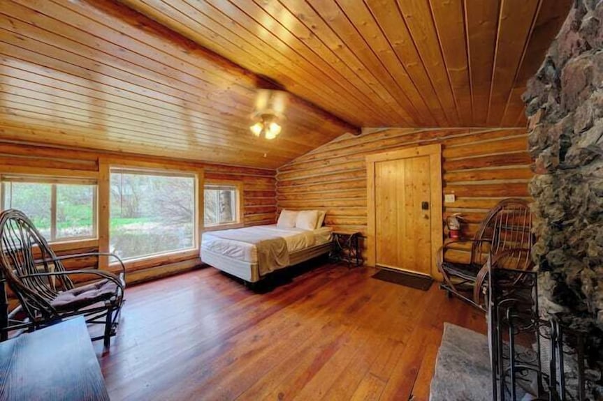 Tuckaway Cabin, Rustic Tuckaway Cabin - Wyoming