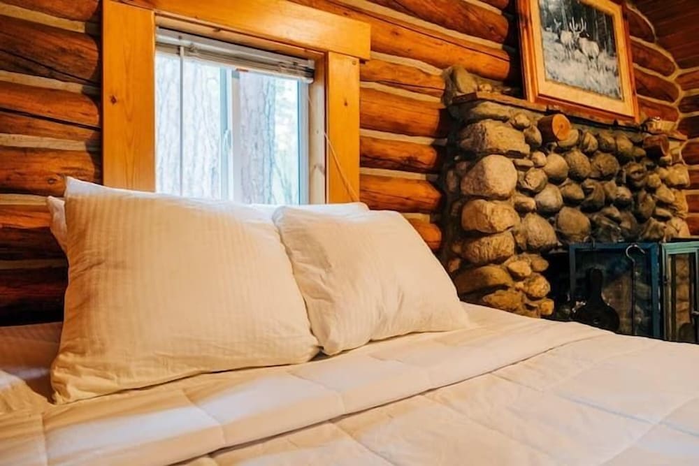 Hideout Cabin, Rustic Hideout Cabin - Wyoming