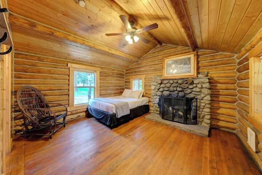 Hideout Cabin, Rustic Hideout Cabin - Wyoming