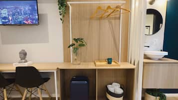 Estúdio Standard | Sala de estar | Smart TV de 32 polegadas com canais digitais, Netflix