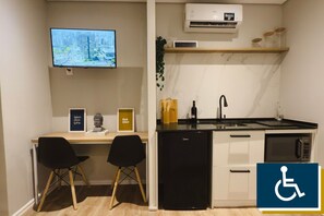 Studio Standard Mobilidade Reduzida | Cozinha privada | Minifrigorífico, um micro-ondas 