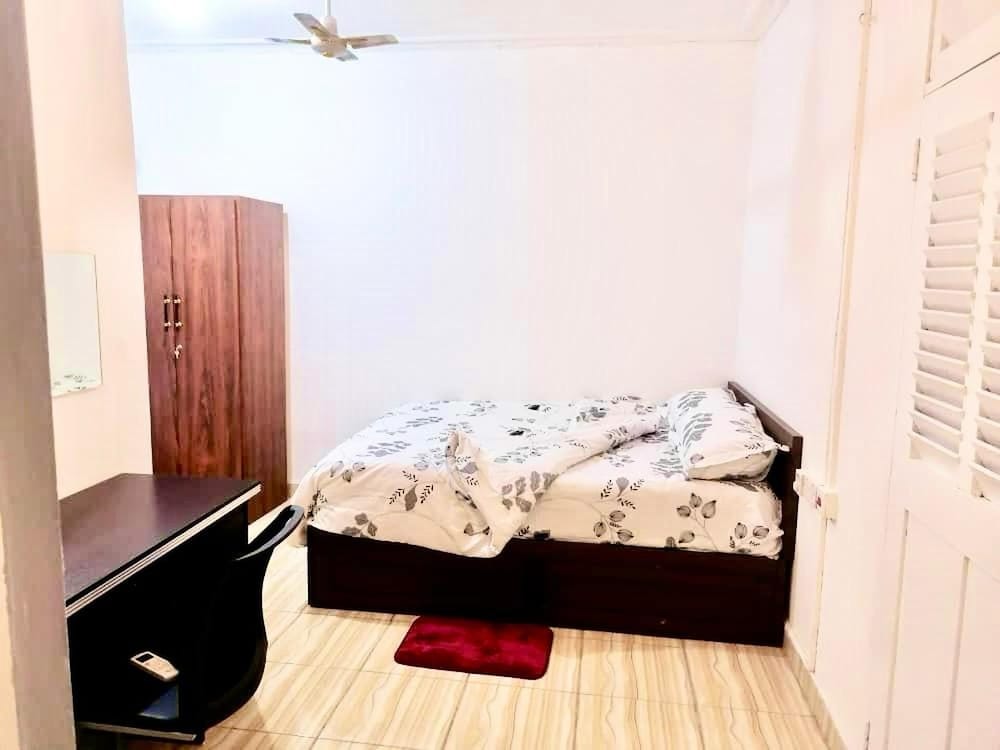 1 Bed House Private Compound With Off Road Parking - Accra