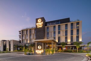 Fachada do alojamento (tarde/noite)