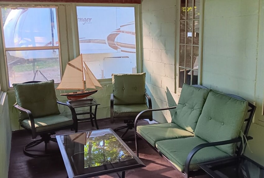 Charming 3 Br Lakefront Cottage - Gateway To Platte Lake & Sleeping Bear Dunes! - Honor, MI