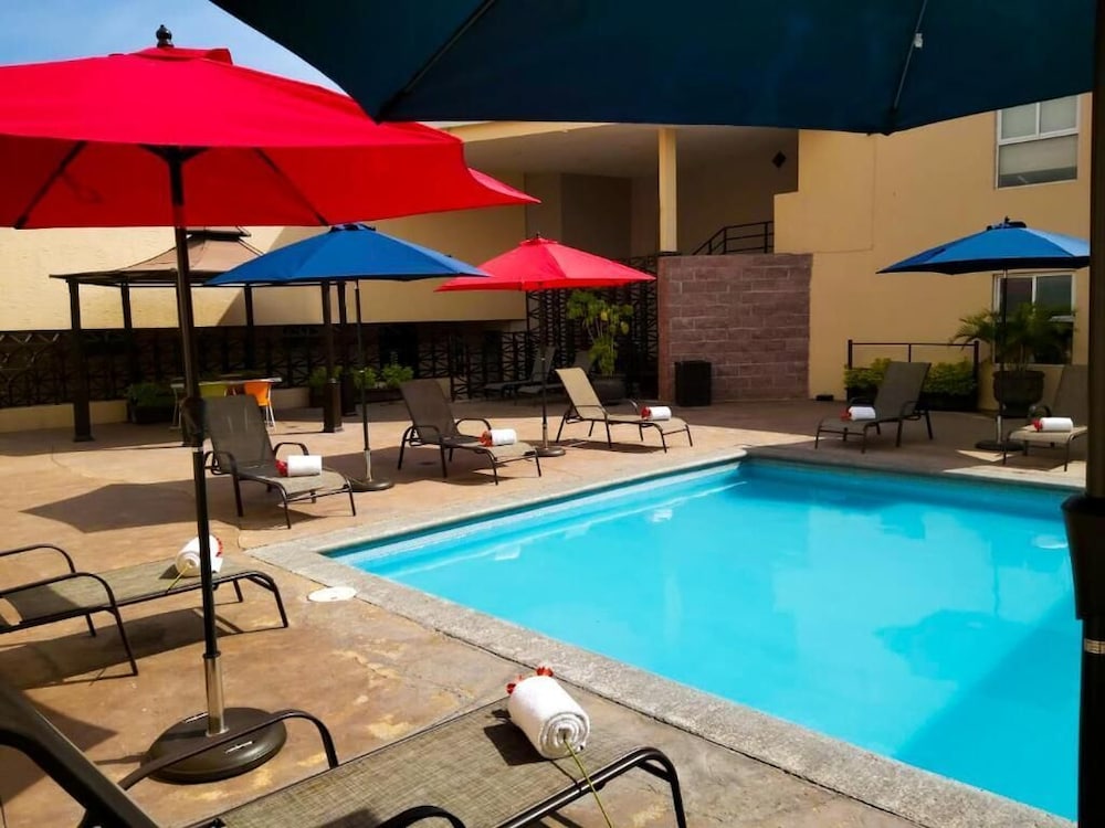 Hotel Bewow Querétaro - Santiago de Querétaro