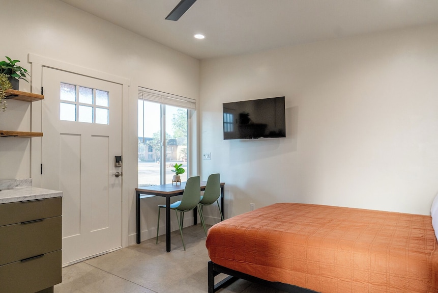 The Cottonwood - Accessible Studio Tiny Home - Torrey, UT