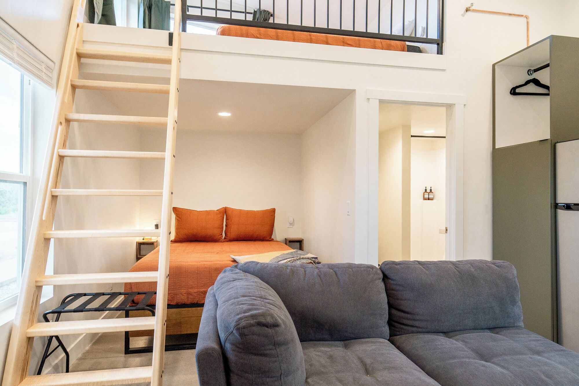 Mesa Vista #2- Studio Tiny Home + Loft - Torrey, UT