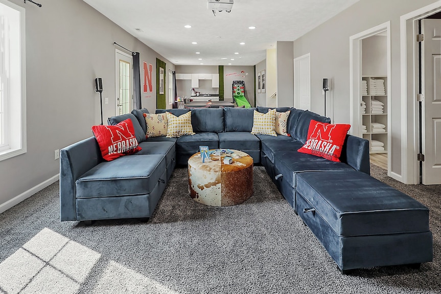 Spacious 5bd - Unl 5mins - Bbq, Games & Backyard - Lincoln, NE