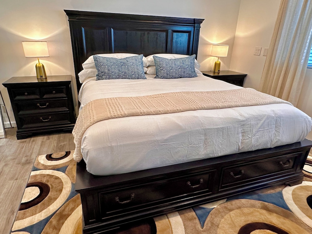 Casa Agave, Private Guest House, 2 Bedrooms, 1 Bath, 3 Beds, Game Room And Yard! - Vista, CA