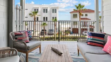 Apartamento em Condomínio Fechado, várias camas, varanda (Coastal Retreat at Seascape) | Terrenos do alojamento