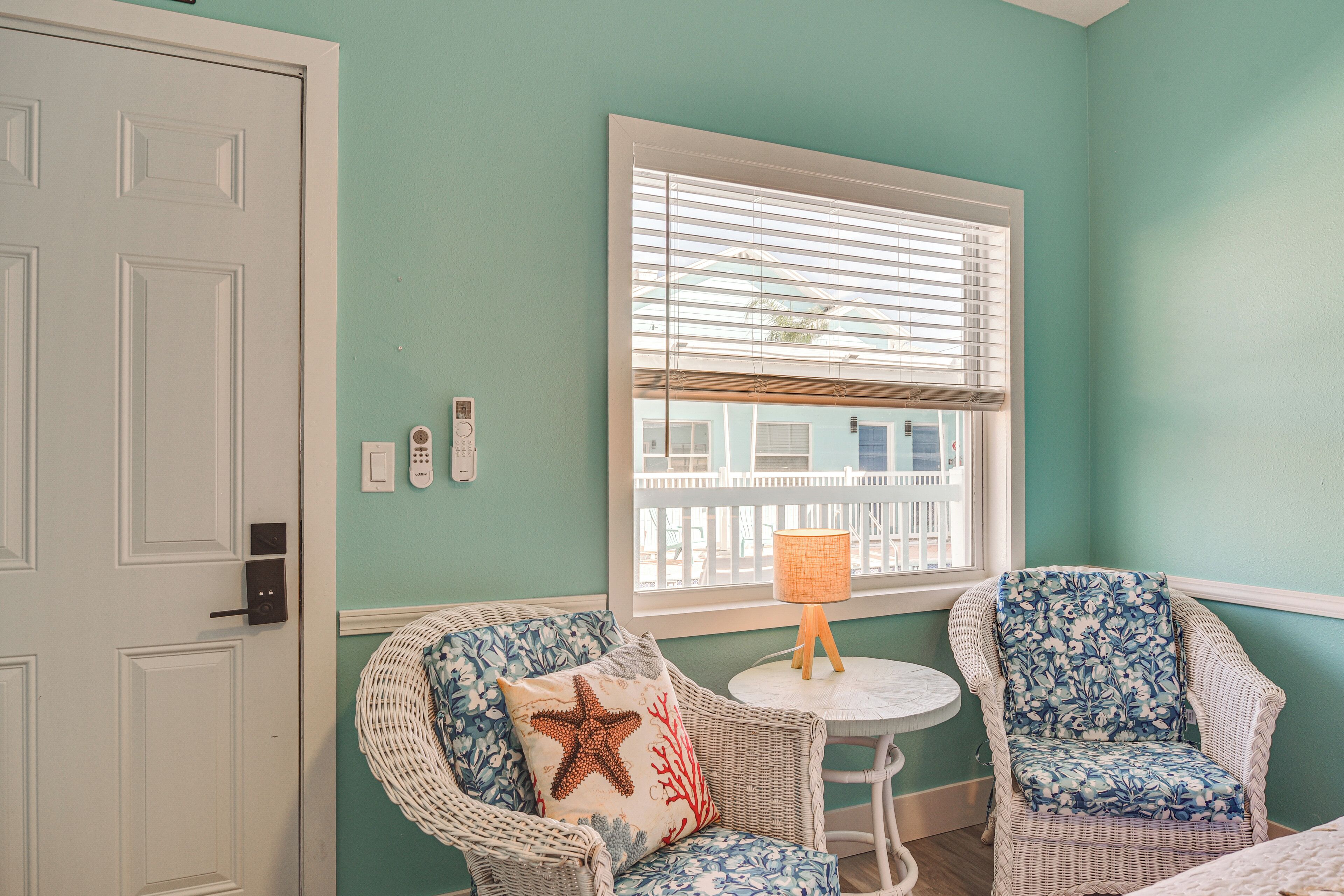 Steps To Beach & John's Pass: Poolside Studio! - Madeira Beach, FL