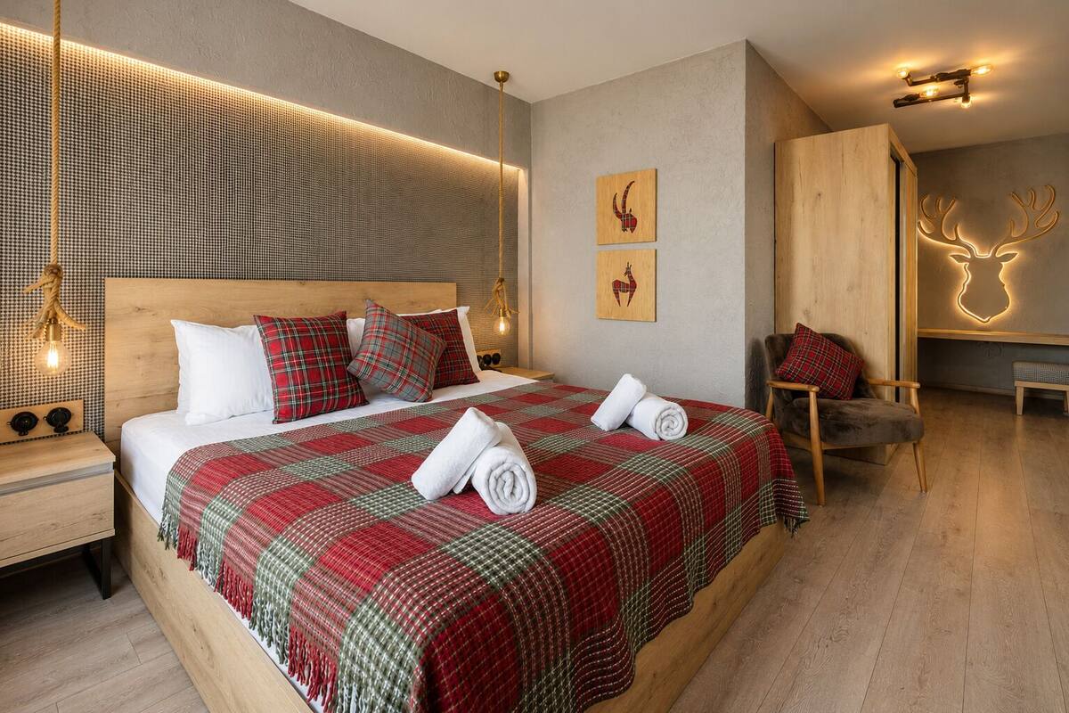 Quarto casal standard, sacada, vista para a cidade | Roupas de cama premium, edredons de pluma, frigobar, Wi-Fi de cortesia