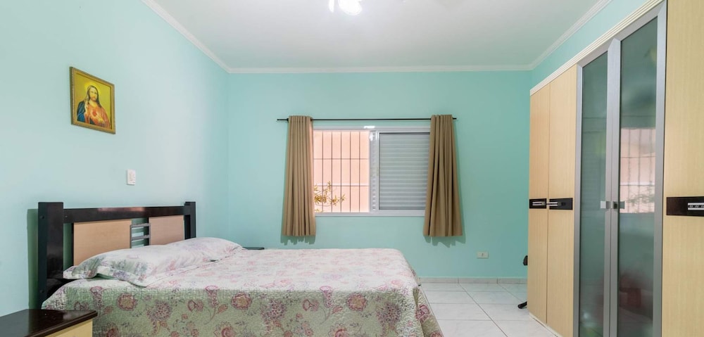 Casa Com Piscina E Ambientes Aconchegantes Em Peruíbe - Peruíbe