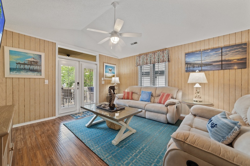 *New* I Luxury Beach House I Walk To Beach I Pool - Myrtle Beach, SC