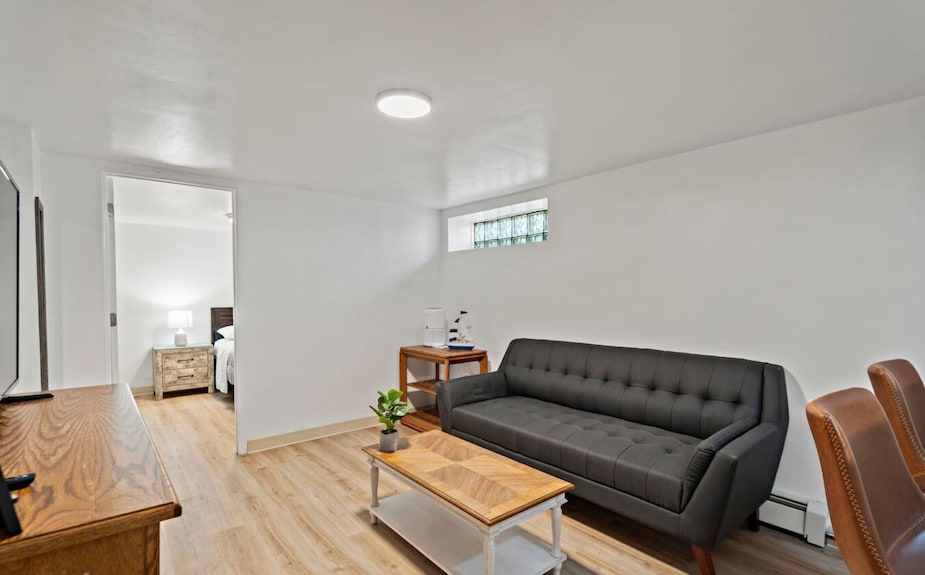 3cozy Basement Unit Private Entrance 2beds - Alaska