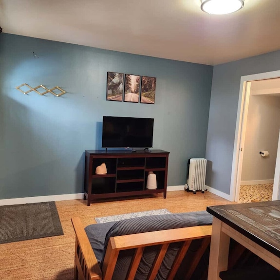 Modern 1 Bedroom Close To Uaa - Alaska