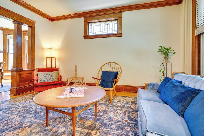 Historic Cathedral Hill Unit W/ Shared Backyard! - The Grove, Inver Grove Heights