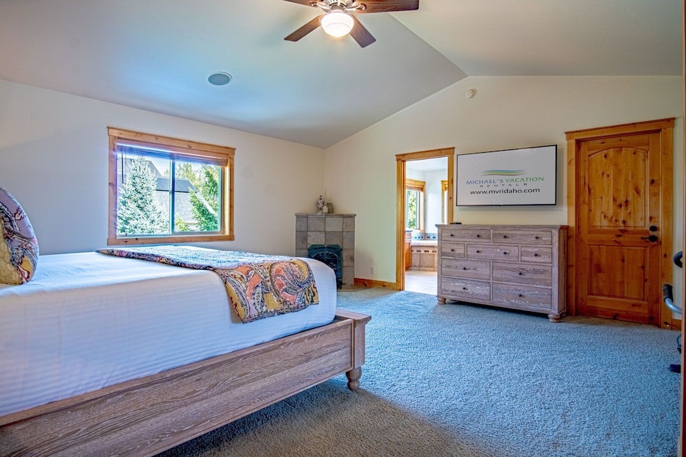 Cranbrook Cottage - Family Home + Hot Tub + Pool Table - Hailey | Vrbo