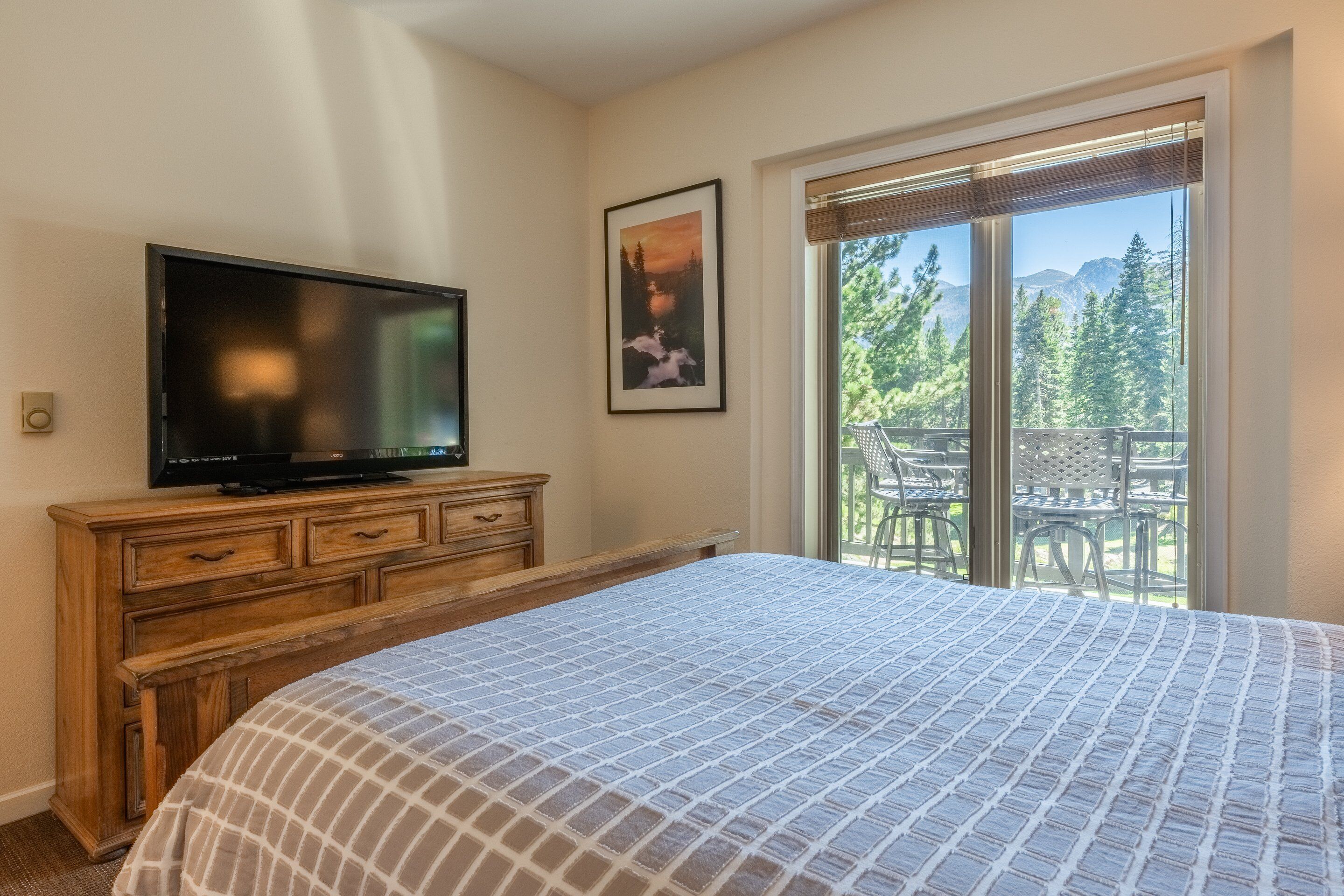 Mammoth Green #210 - Nearly Ski-in Ski-out 2 Bedroom 2 Bath, Sleeps 6 On Golf Course - Mammoth Lakes, CA