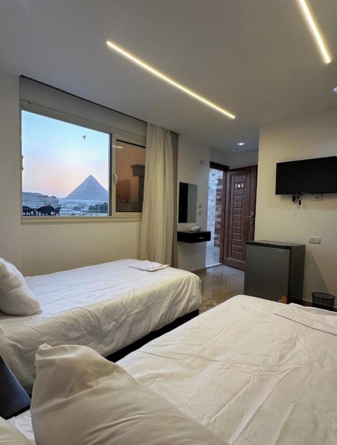 Hotel In Marvelous View Infront Of The Pyramids Directly With Ac, Wifi. - Egypt