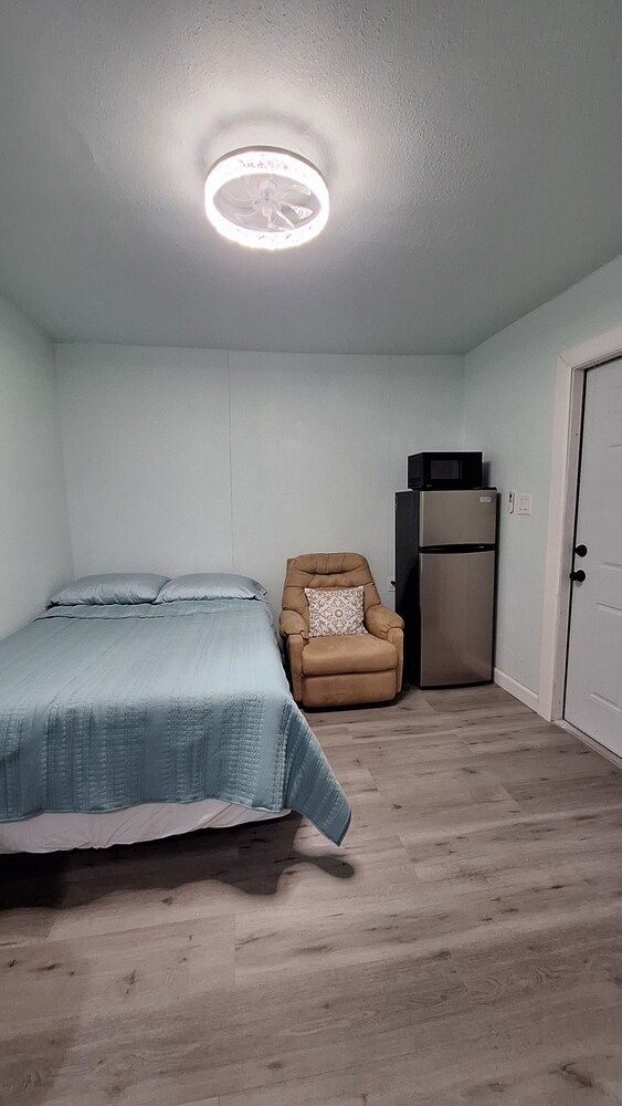 The Cozy Hut With Ac And Wifi In Fabulous Duncanville - Cedar Hill, TX