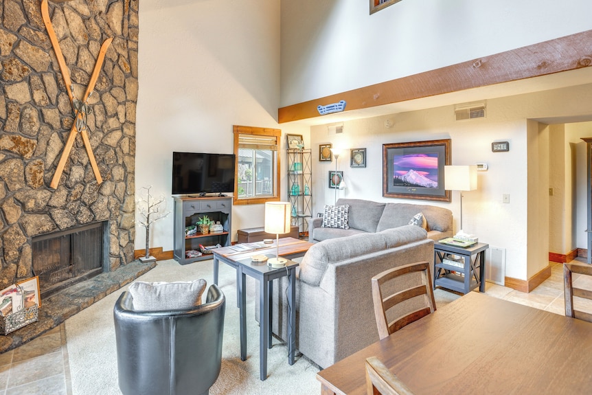 Mountain-view Condo: Walk To Sunriver Resort - Sunriver, OR